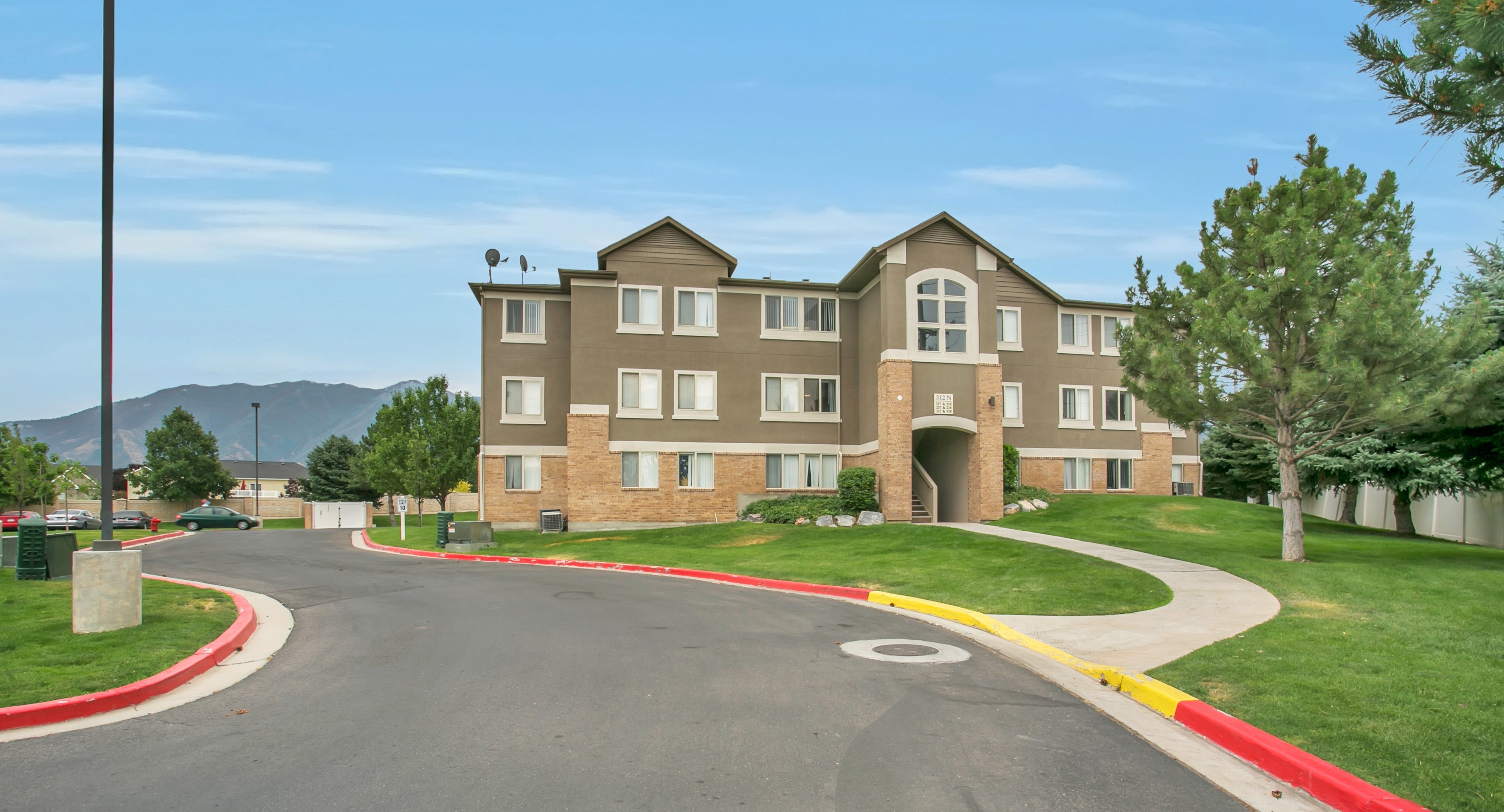 Peak Living | Apartment for rent at 368 N Diamond Fork Loop, Spanish ...